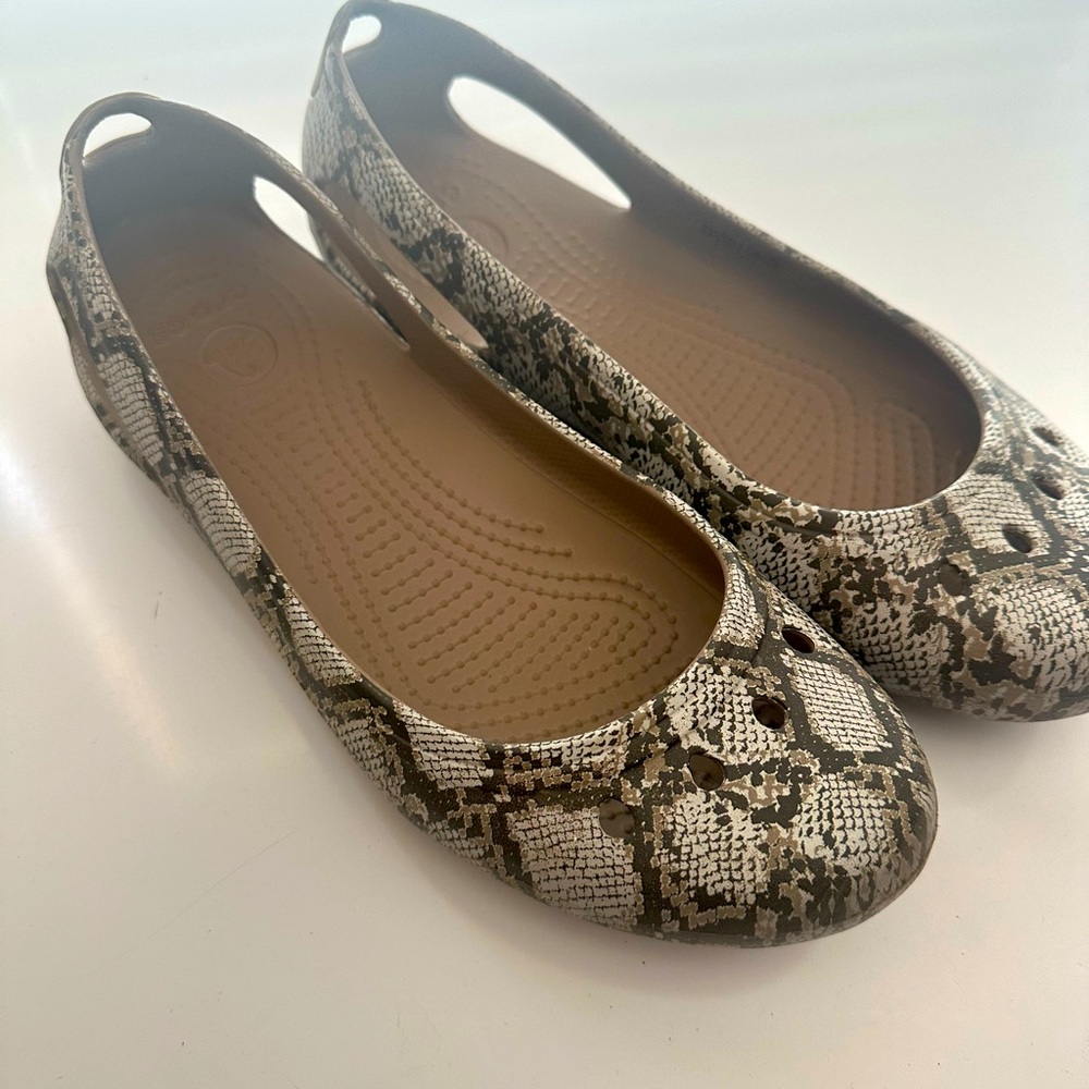 Crocs Sandals Flats Snake Print - Gem